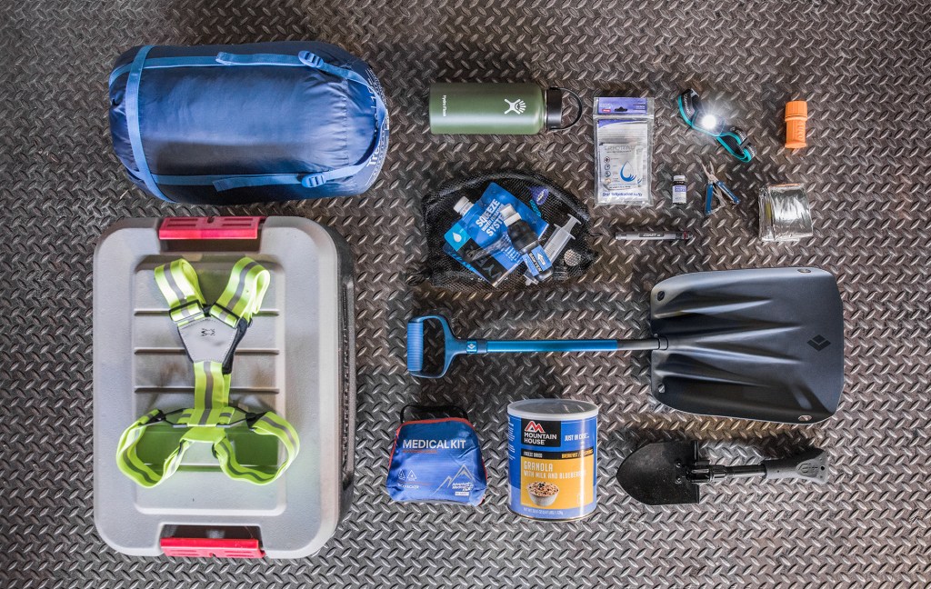 What To Keep In Your Emergency Car Kit - Uncommon Path – An REI Co-op ...