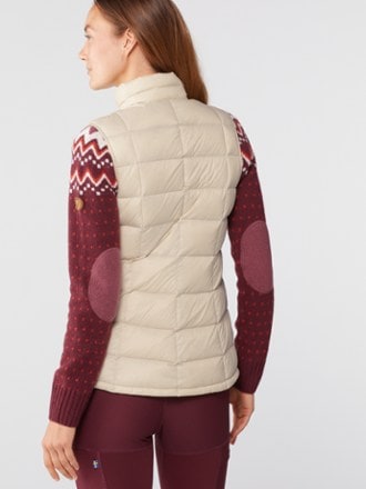 Women's Outdoor Vests: Lightweight, Puffer, Fleece & Hooded | REI Co-op